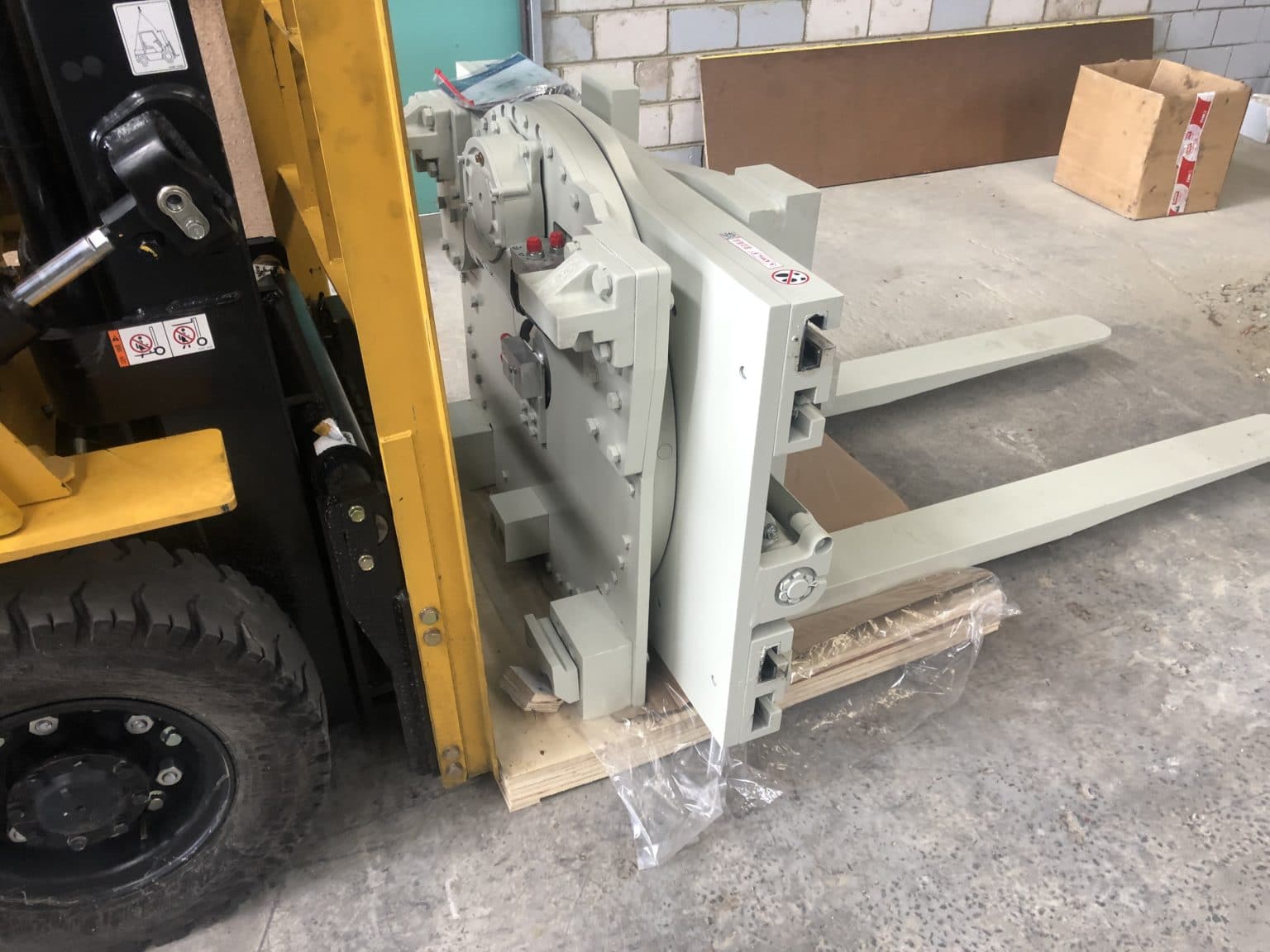 Forklift Rotators Melbourne - 180 & 360 Degrees | Two Bay Forks